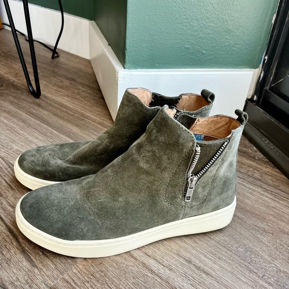 Sofft | Shoes | New Sofft Womens Green Leather Shoe Size 75 | Poshmark